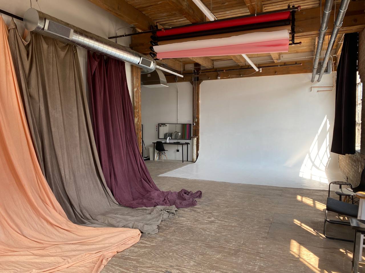 Affordable Chicago photo studio for rent - Mikspaces Chicago