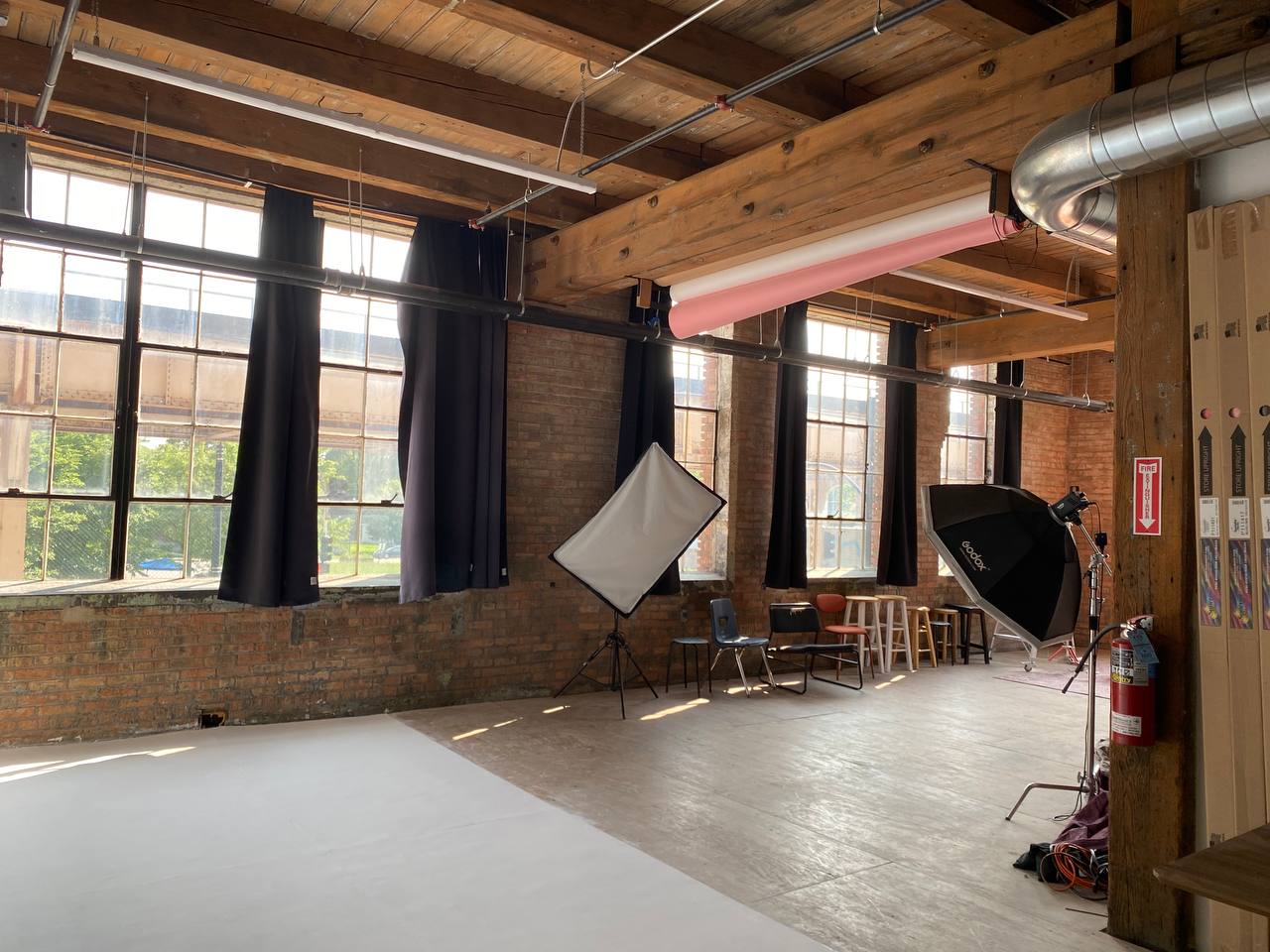Photo Studio with Seamless Backdrops Chicago IL - Mik Spaces